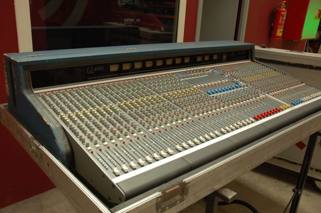 Taula de so ALLEN HEATH GL4000 - Proditsa - Sonorització i Il·luminació